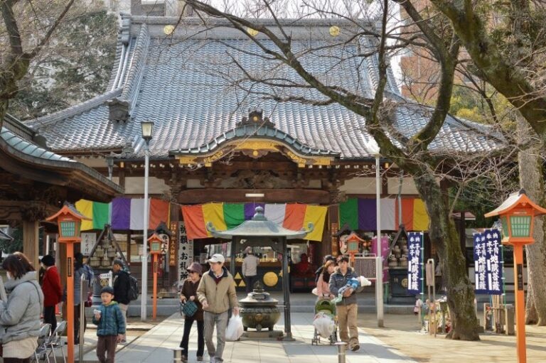 How to Use an ATM in Japan: Fees, Withdrawal, and Where to Find